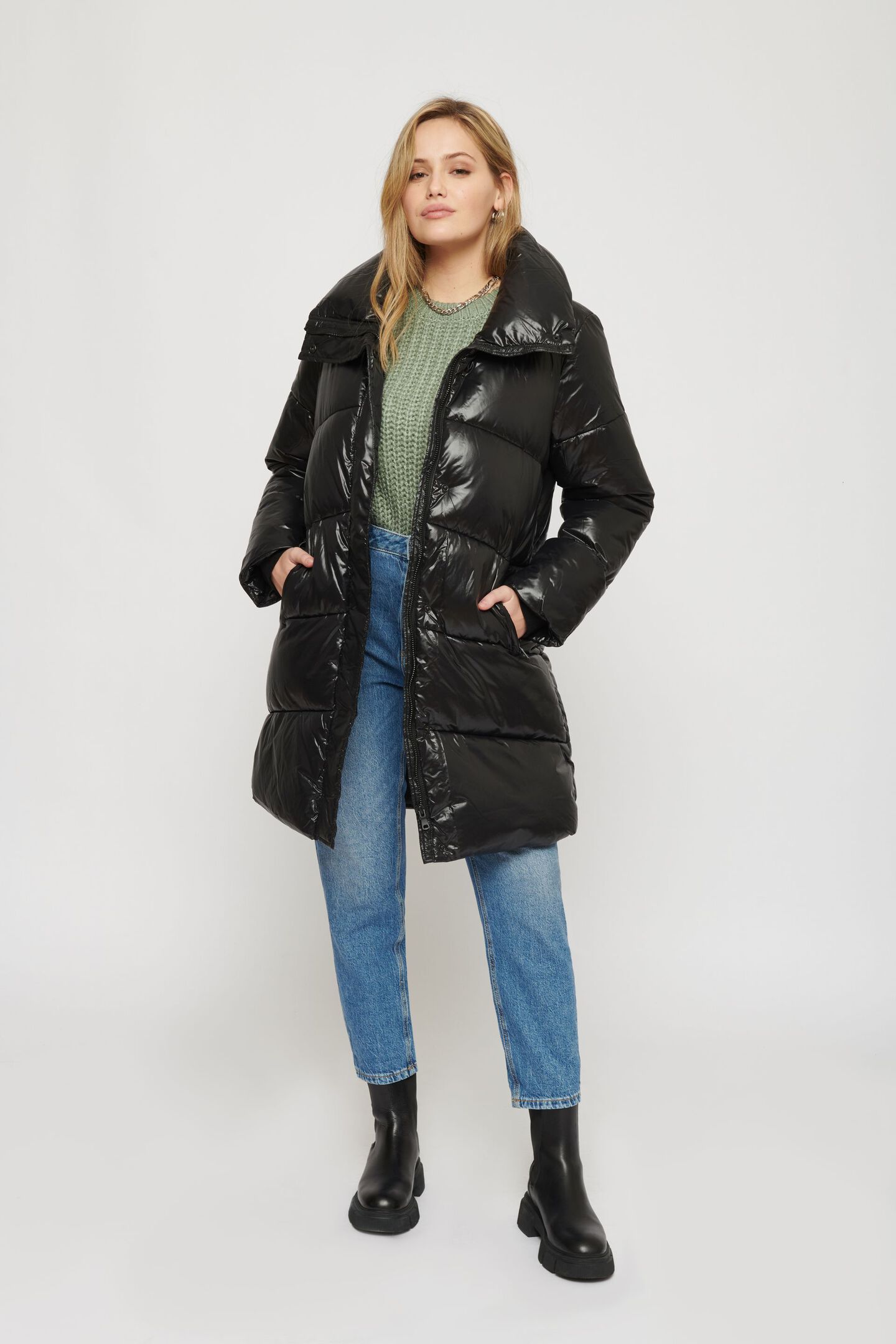 Mid-Length City Puffer Coat | Dynamite