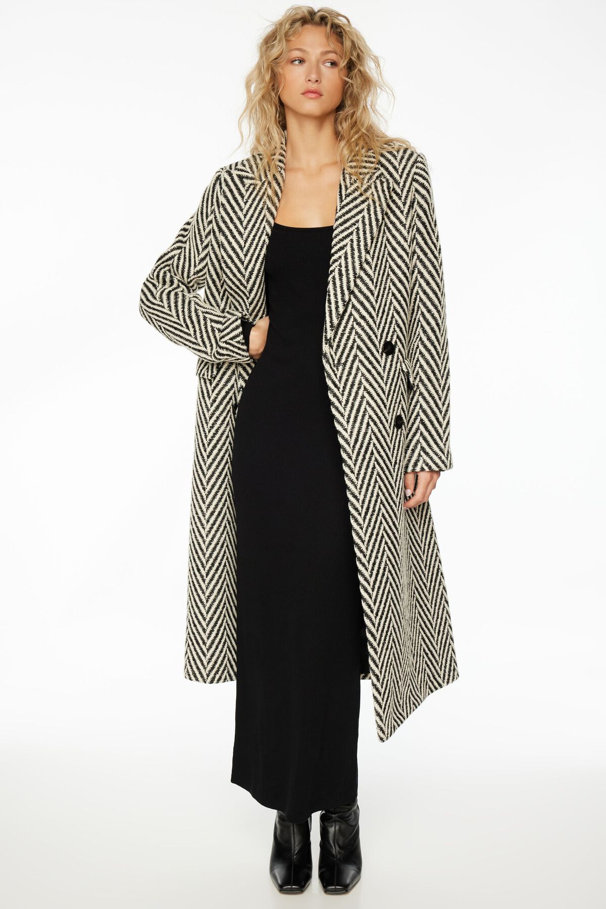 Herringbone Top Coat Black | Dynamite