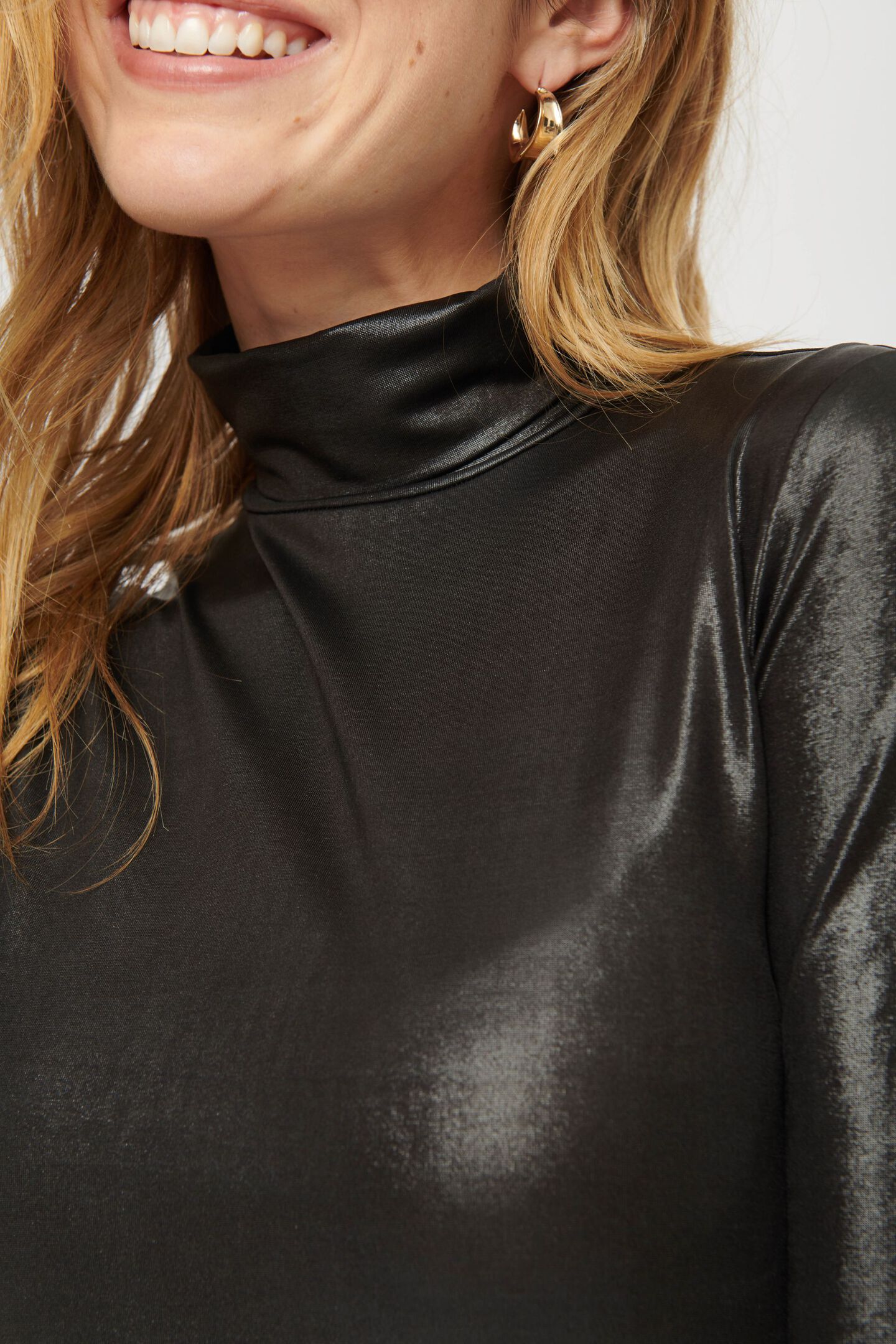 Tessa Metallic Turtleneck Top | Dynamite
